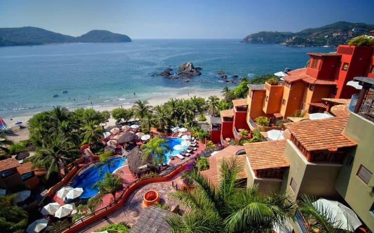 The Best Zihuatanejo Travel Guide - Beach Travel Destinations