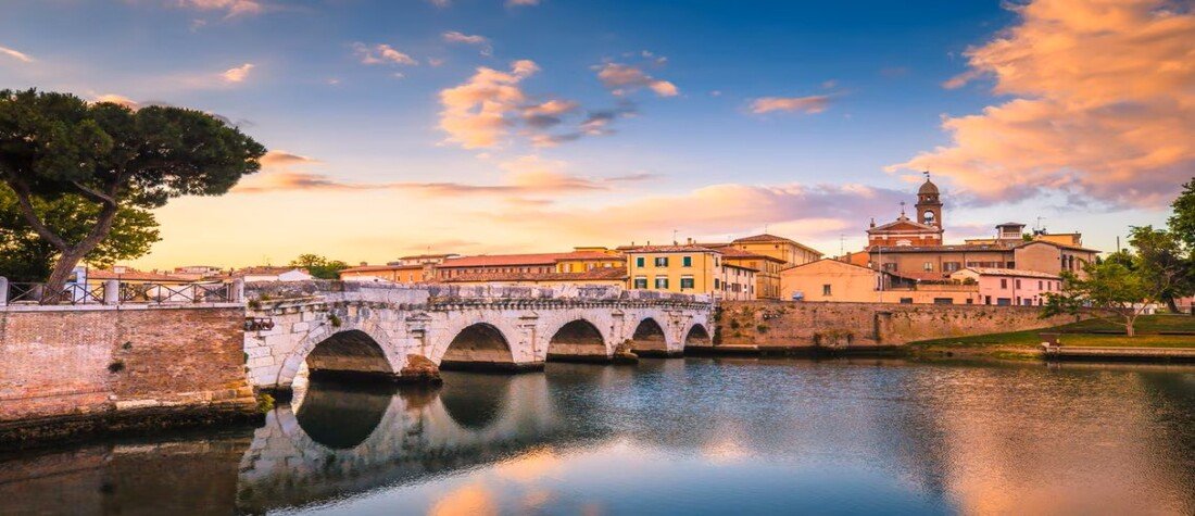 Rimini Travel Guide: Beaches, History, and Old Town Charm